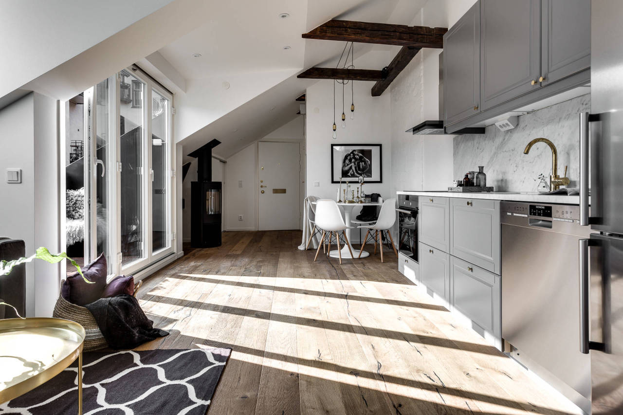 Breathtaking apartment with glass wall from Sweden - Loftspiration
