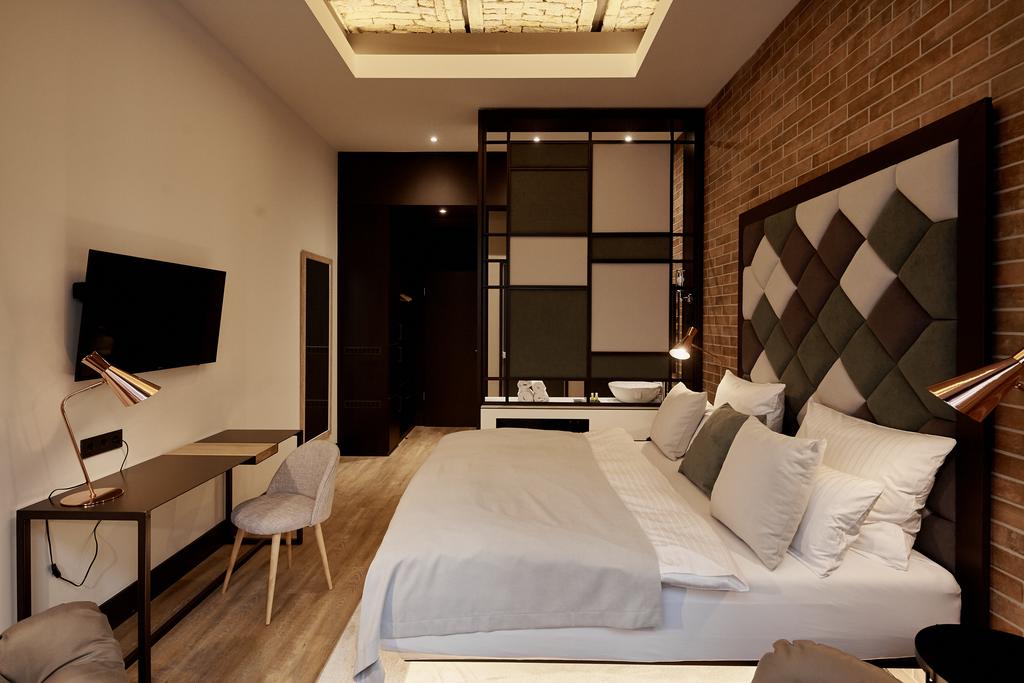 Extravagant loft style hotel in Budapest for industrial lovers ...