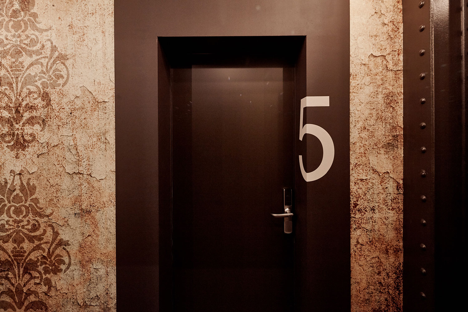 Extravagant loft style hotel in Budapest for industrial lovers ...