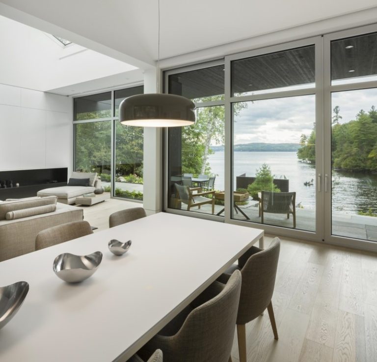 Mesmerizing lake house from Canada - Loftspiration