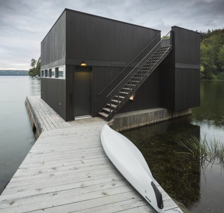 Mesmerizing lake house from Canada - Loftspiration